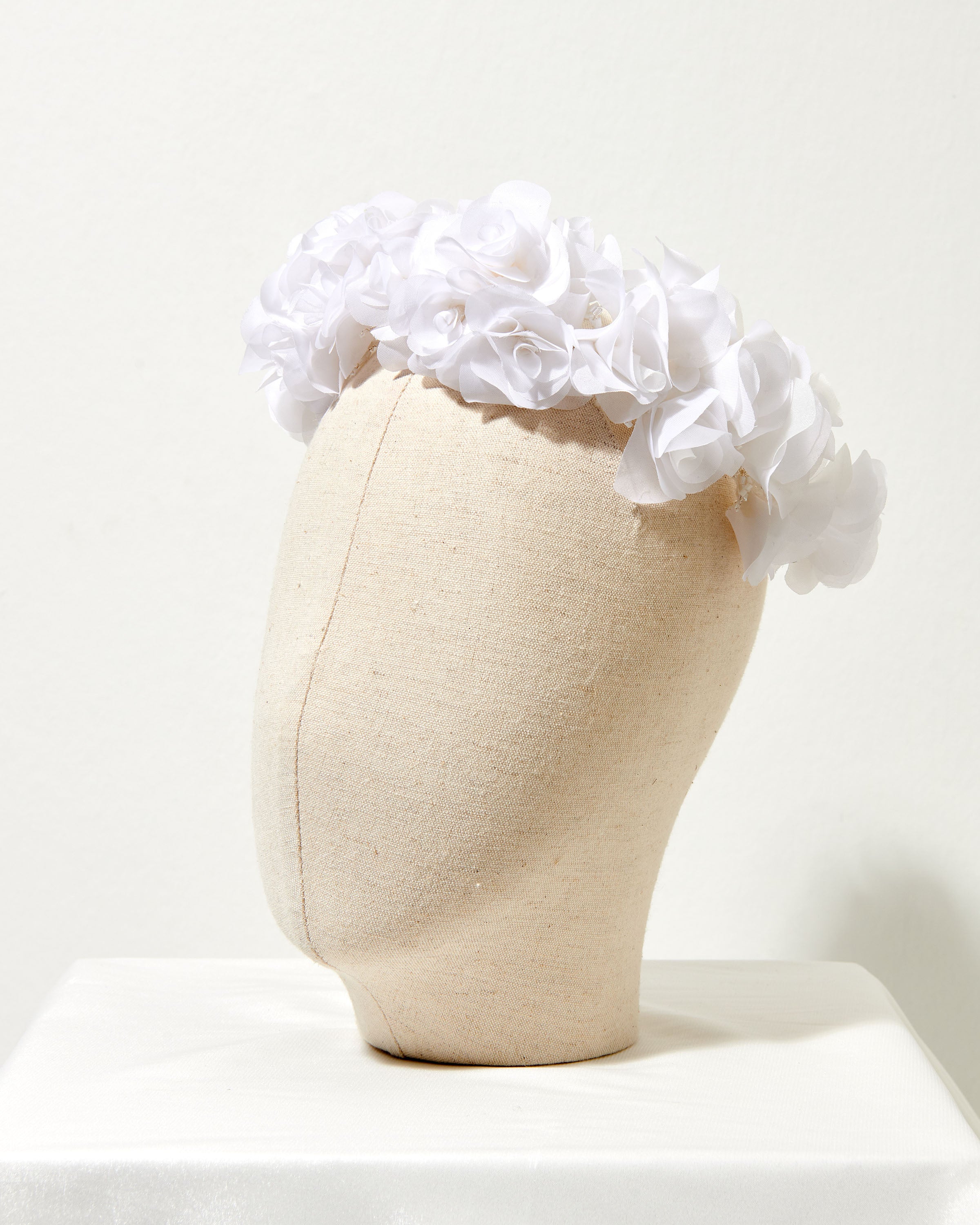 Off White Rose Taç – Museum of Florale